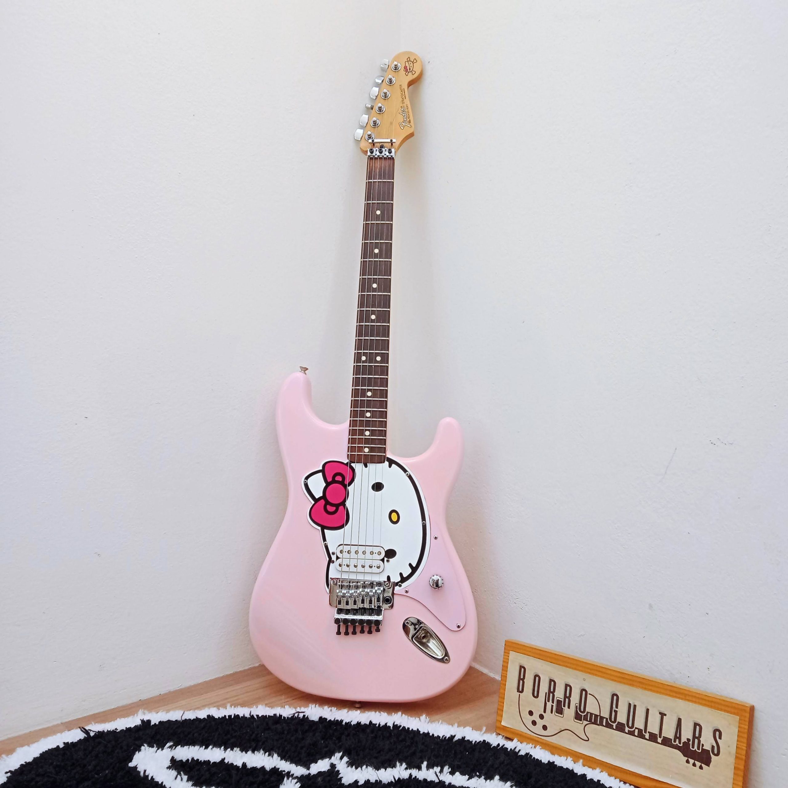 2004 Fender Stratocaster Hello Kitty con Floyd Rose – Borro Guitars